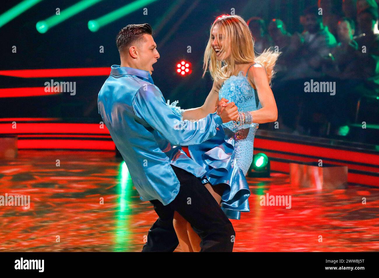 Lina Larissa Strahl mit Zsolt Sandor Cseke in der vierten Live-Show der 17. Staffel der RTL ...