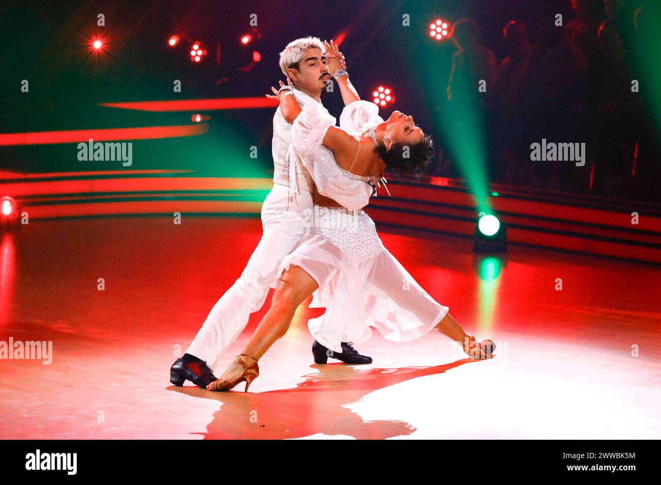 Tony Bauer mit Anastasia Stan in der vierten Live-Show der 17. Staffel ...