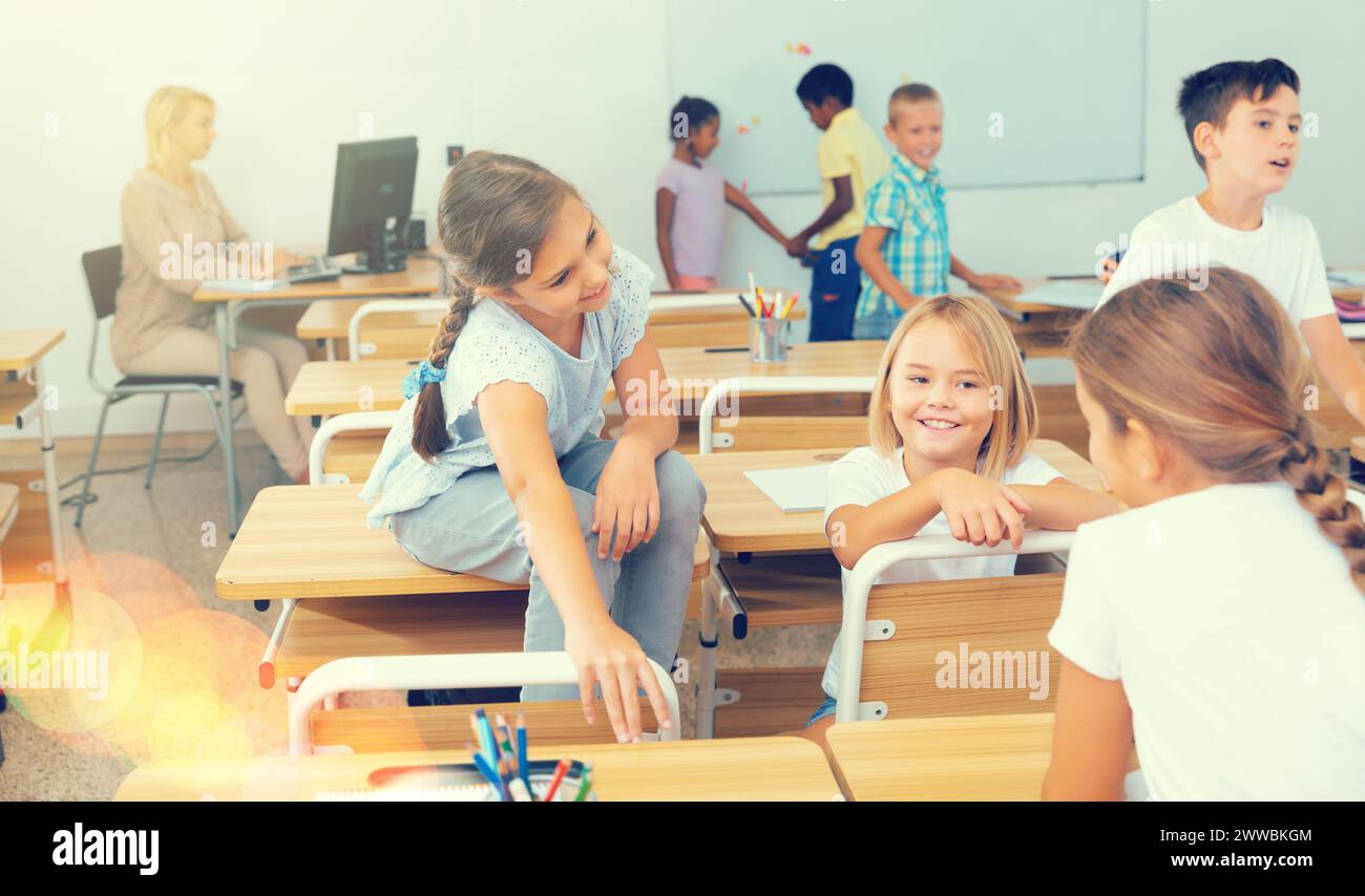 Kids pupils talking during recess between lessons Stock Photo - Alamy