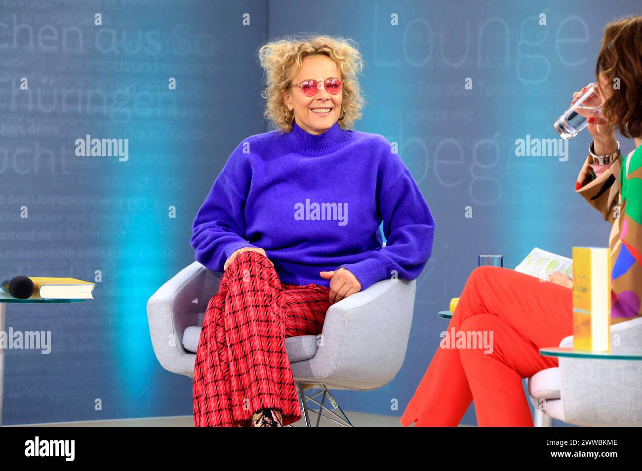 Katja Riemann im Gespräch zu ihrem Buch Zeit der Zäune auf der ARD, ZDF ...