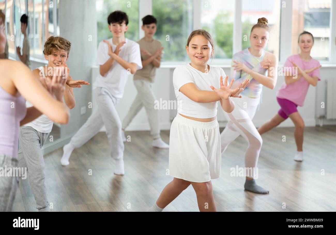 Group of children dancing jazz funk Stock Photo - Alamy