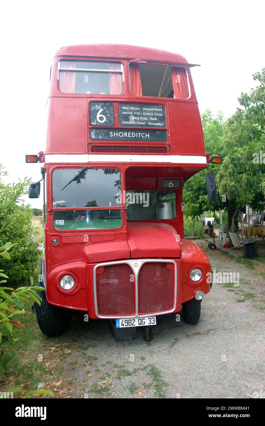 IAN DERRICK'S CONVERTED LONDON BUS IN THE WINE REGIONS OF BORDEAUX. IAN ...