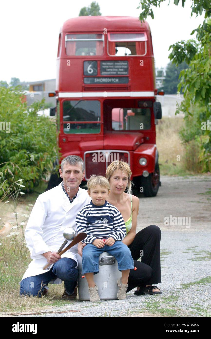 IAN DERRICK WITH HIS CONVERTED LONDON BUS IN THE WINE REGIONS OF ...