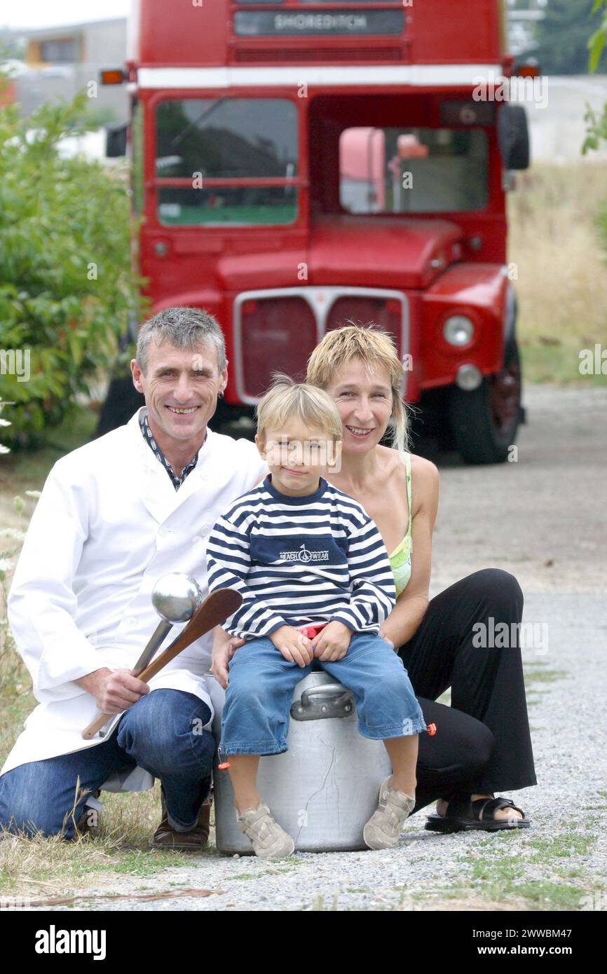 IAN DERRICK WITH HIS CONVERTED LONDON BUS IN THE WINE REGIONS OF ...