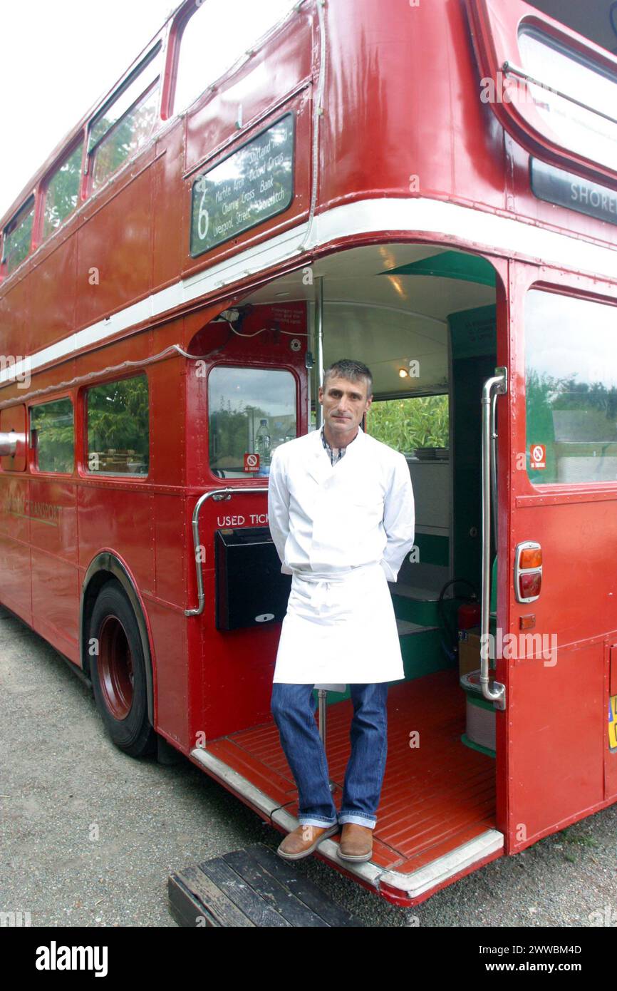 IAN DERRICK WITH HIS CONVERTED LONDON BUS IN THE WINE REGIONS OF ...
