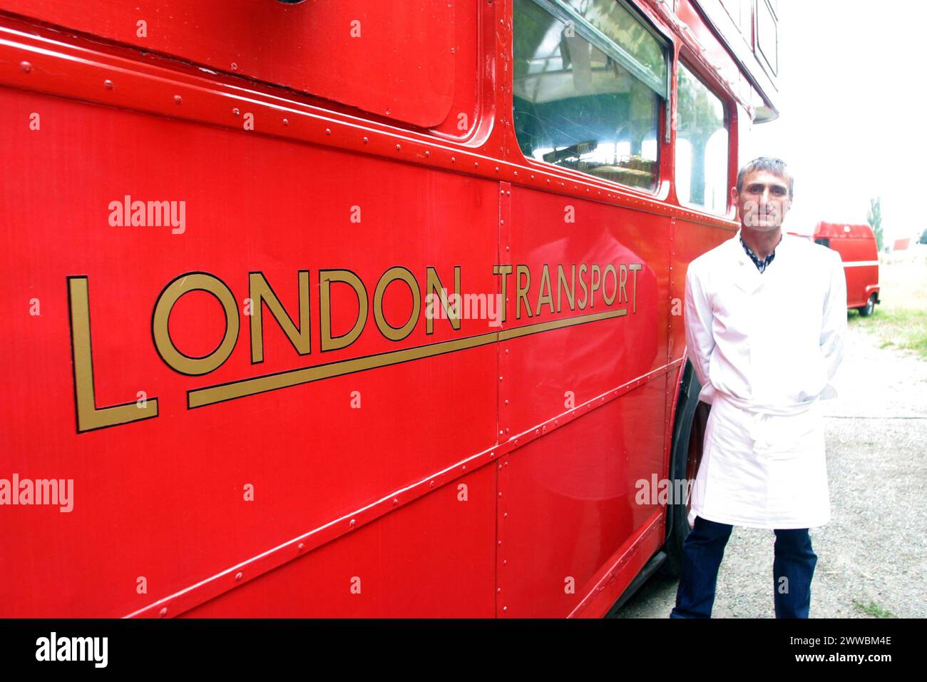 IAN DERRICK WITH HIS CONVERTED LONDON BUS IN THE WINE REGIONS OF ...