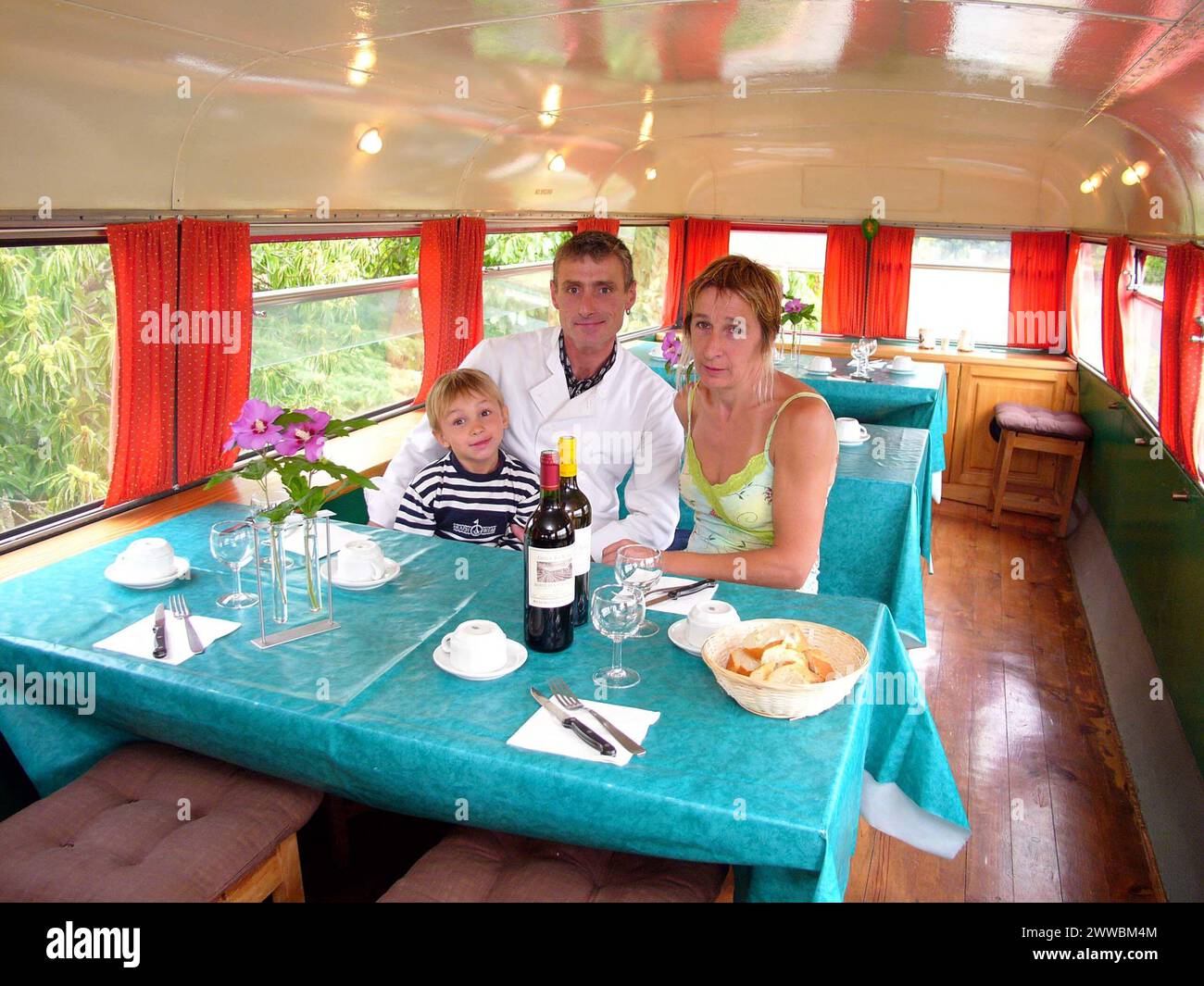 Fish and chips bus hi-res stock photography and images - Alamy