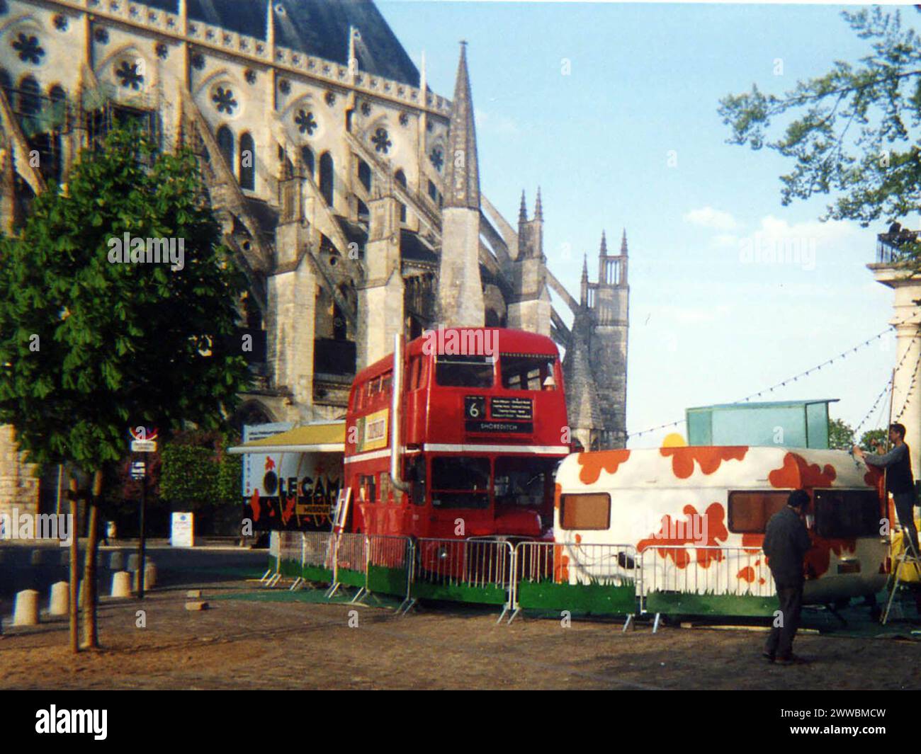 COPY COLLECT. IAN DERRICK'S CONVERTED LONDON BUS SET UP NEXT TO THE ...