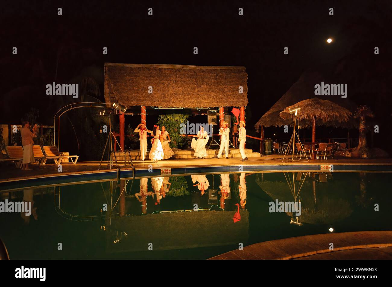 Night entertainment in Villa La Granjita Hotel, Santa Clara, Cuba Stock ...