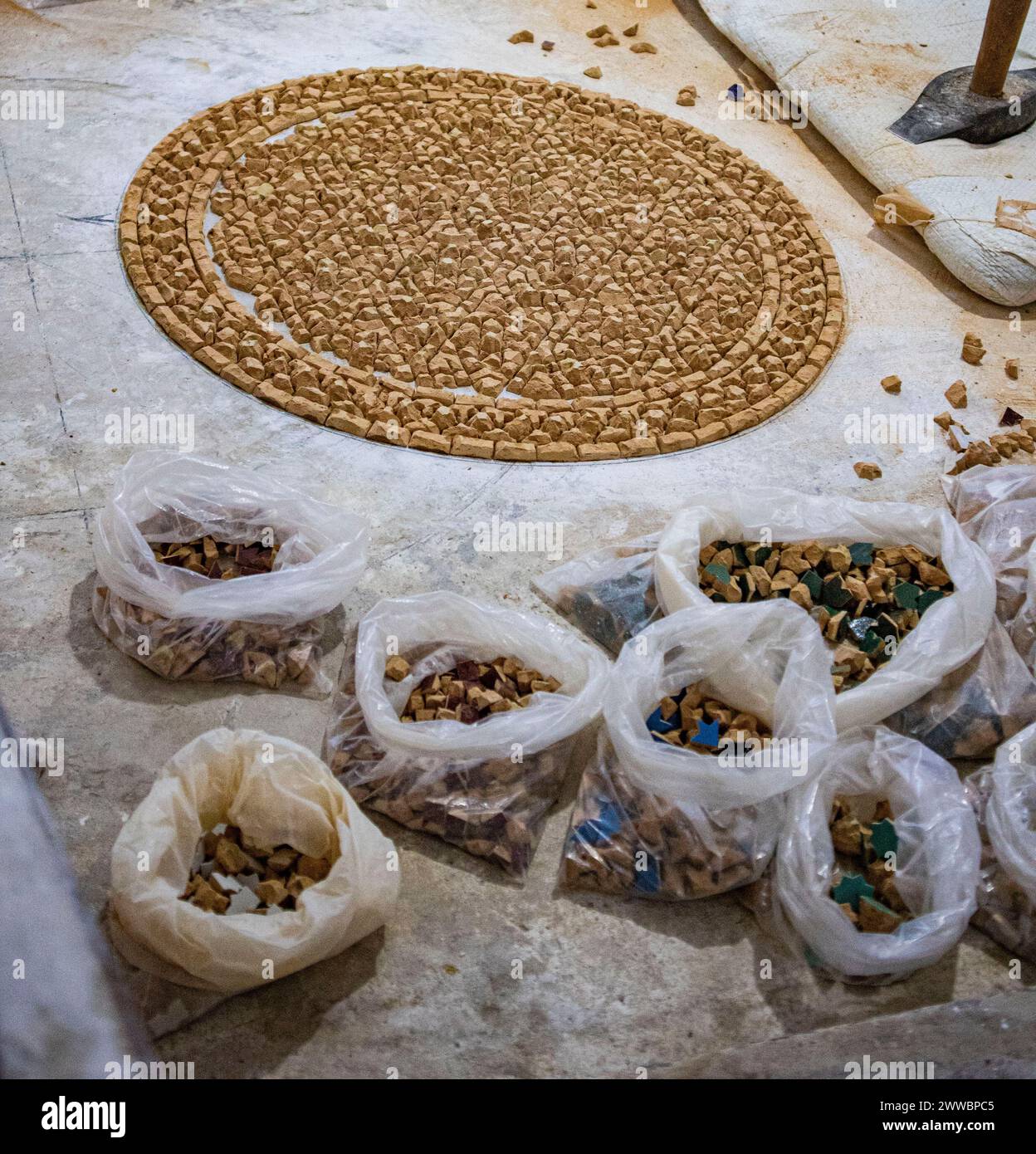Broken tile hi-res stock photography and images - Alamy