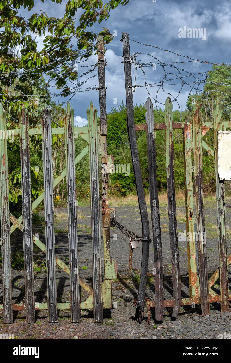 Rusty gates hi-res stock photography and images - Alamy