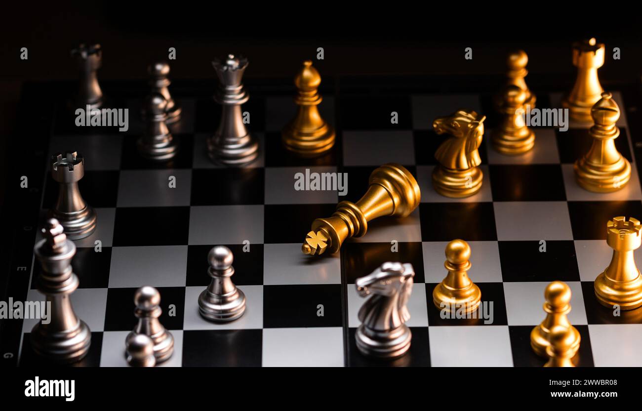 Fallen chess knight hi-res stock photography and images - Alamy