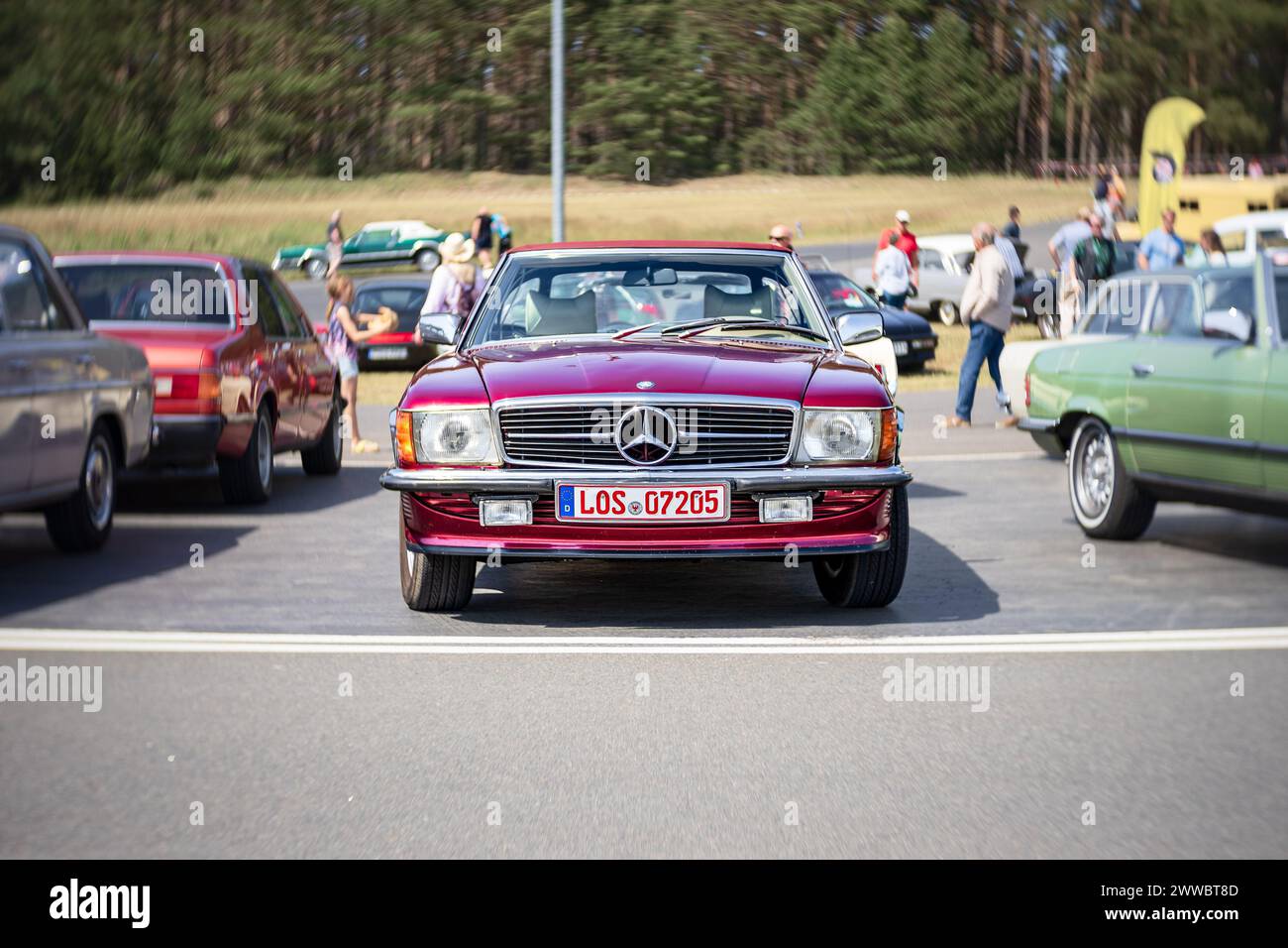 LINTHE, GERMANY - MAY 27, 2023: The sports car Mercedes-Benz 280SL (C107). Die Oldtimer Show ...