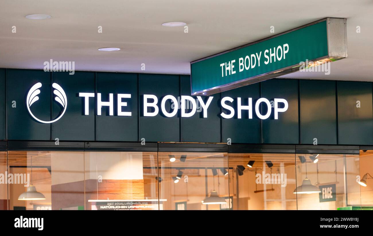 Bodyshop store hi-res stock photography and images - Alamy