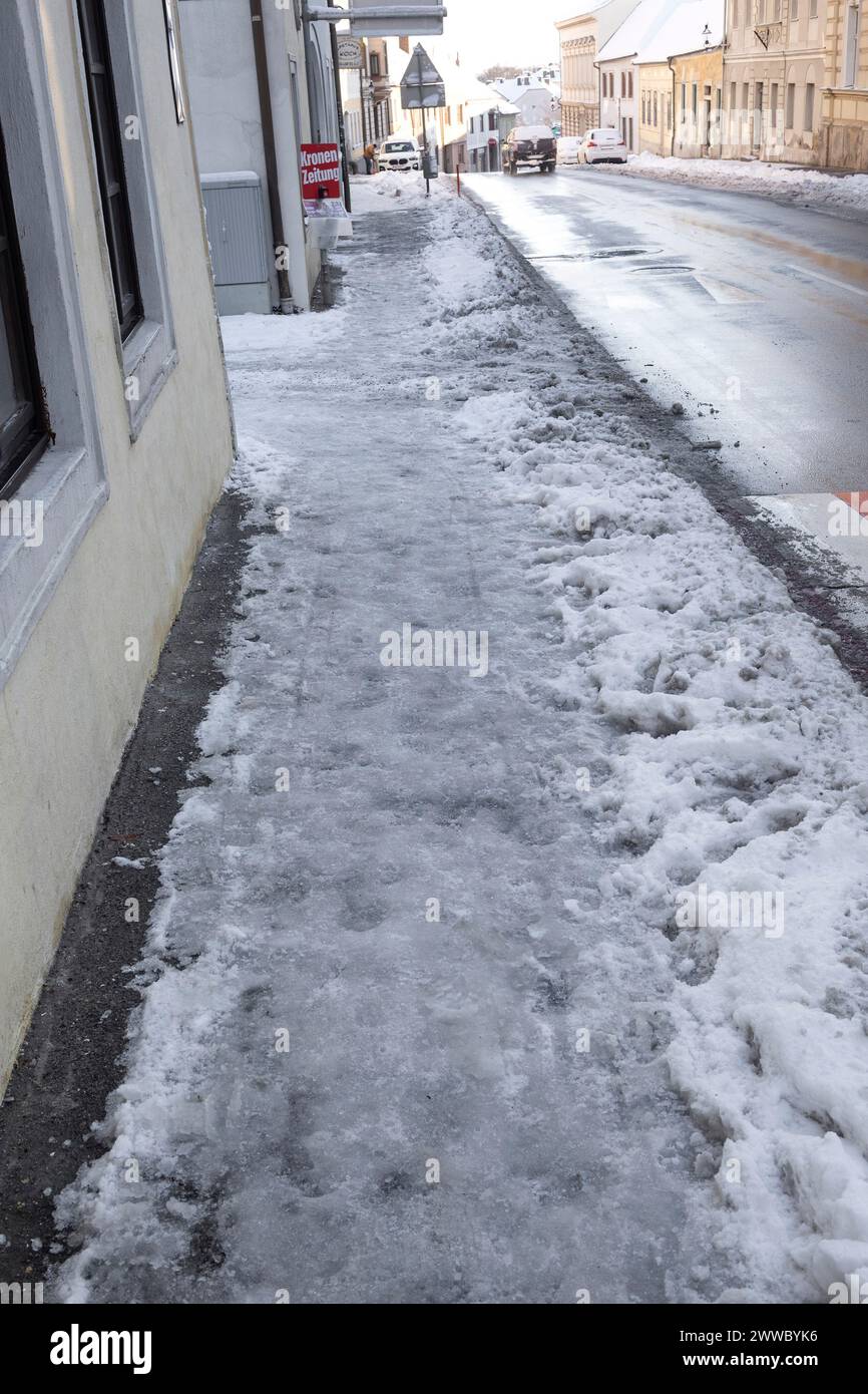 Slippery sidewalks hi-res stock photography and images - Alamy
