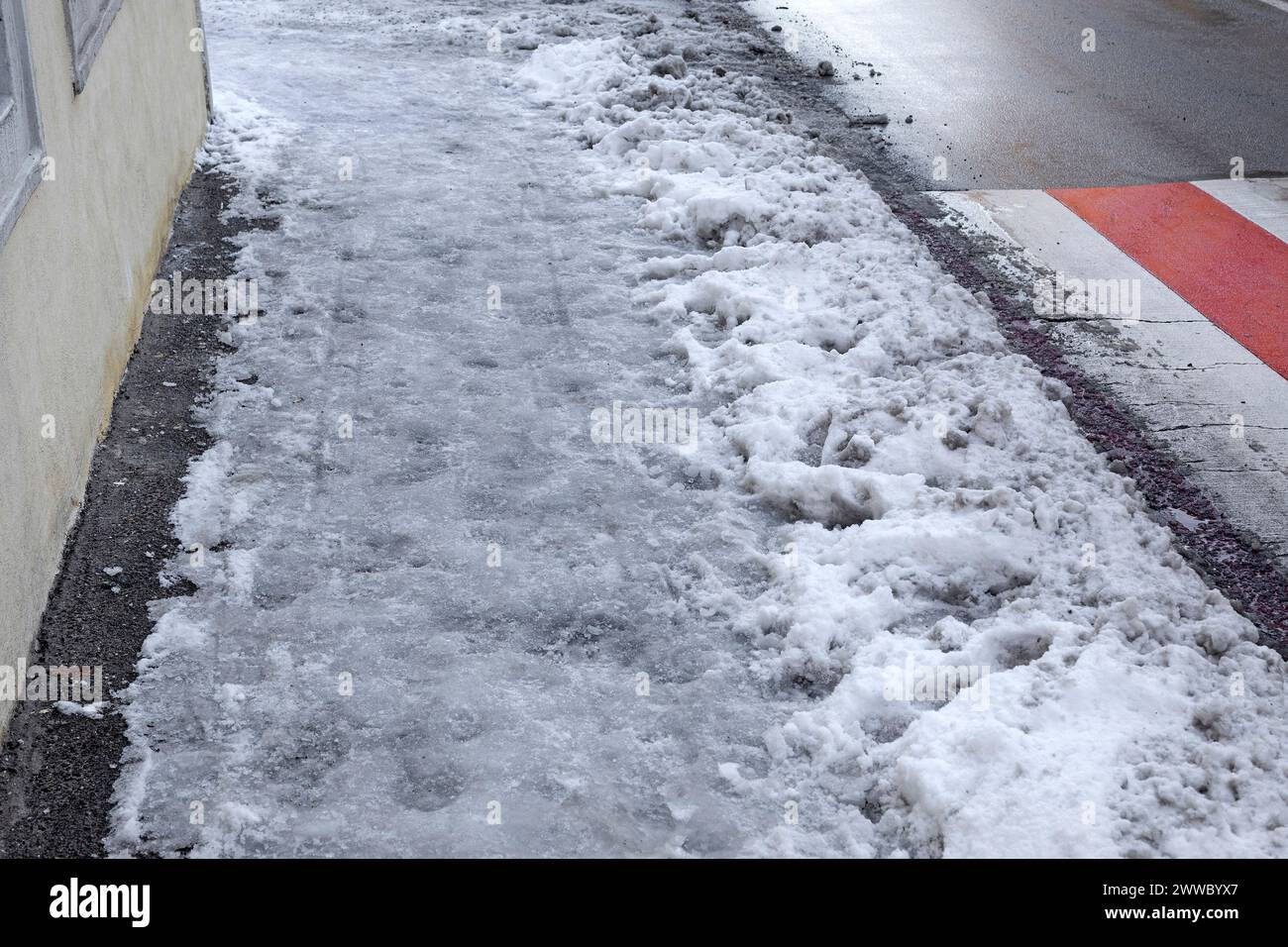 Slippery sidewalks hi-res stock photography and images - Alamy