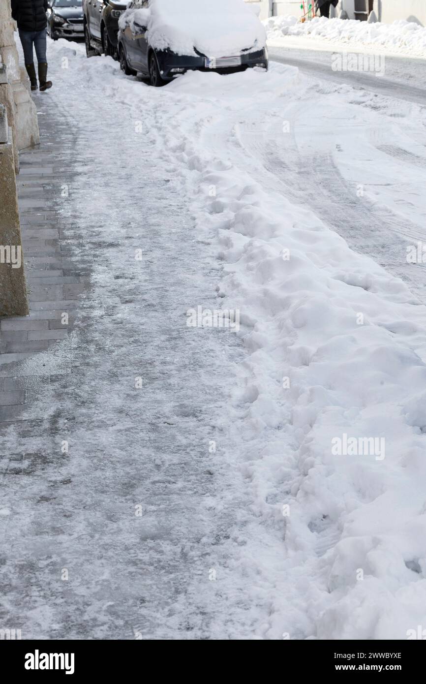 Slippery sidewalks hi-res stock photography and images - Alamy