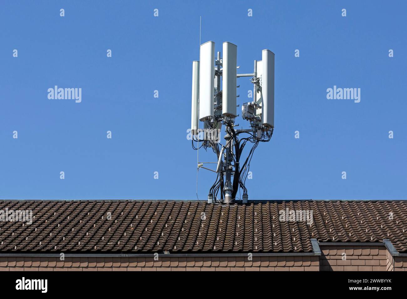 Mobile Phone Mast, Transmitter Stock Photo - Alamy