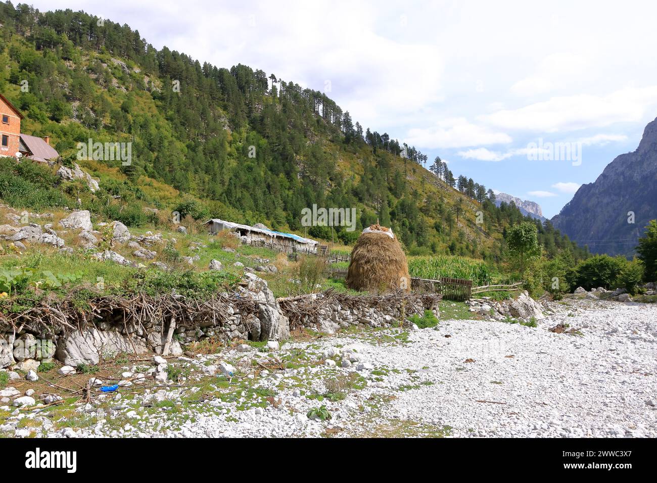 Haystack mountains architecture hi-res stock photography and images - Alamy