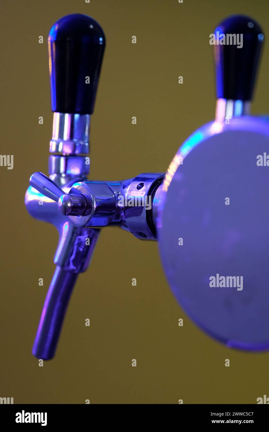 Beer pump handle hi-res stock photography and images - Alamy