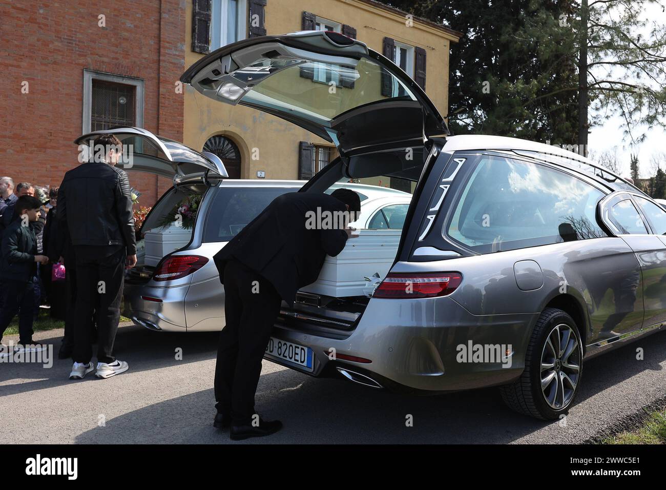 camera ardente in certosa e a seguire funerali presso la chiesa ...