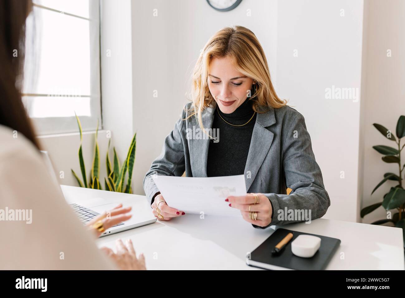 Women human resource manager hi-res stock photography and images - Alamy