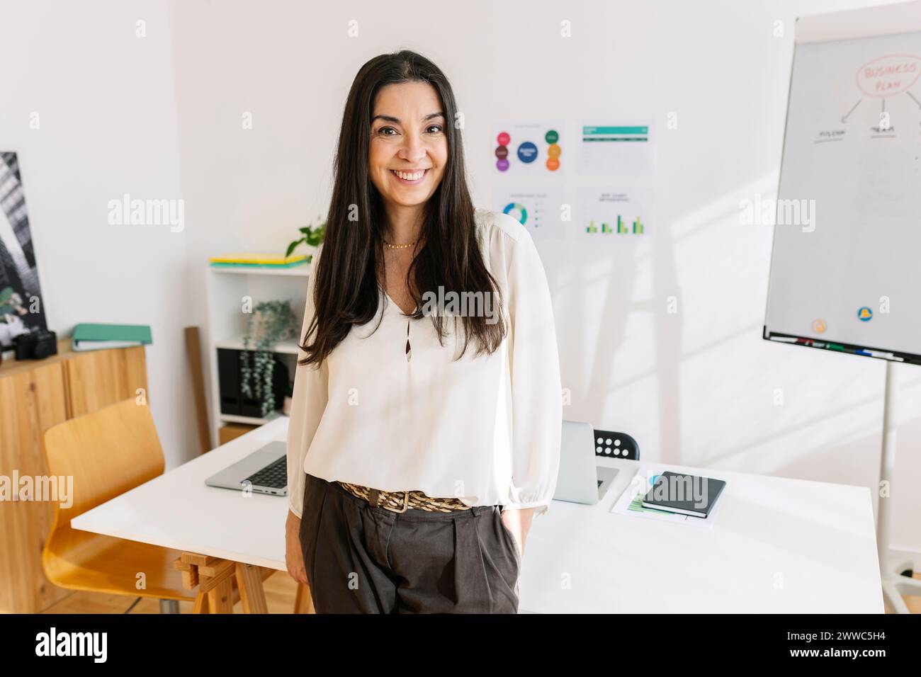 Person standing up from their desk hi-res stock photography and images ...