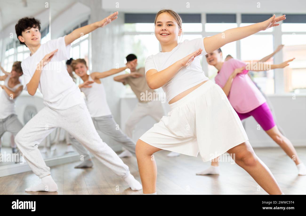 Group of children dancing hip hop Stock Photo - Alamy