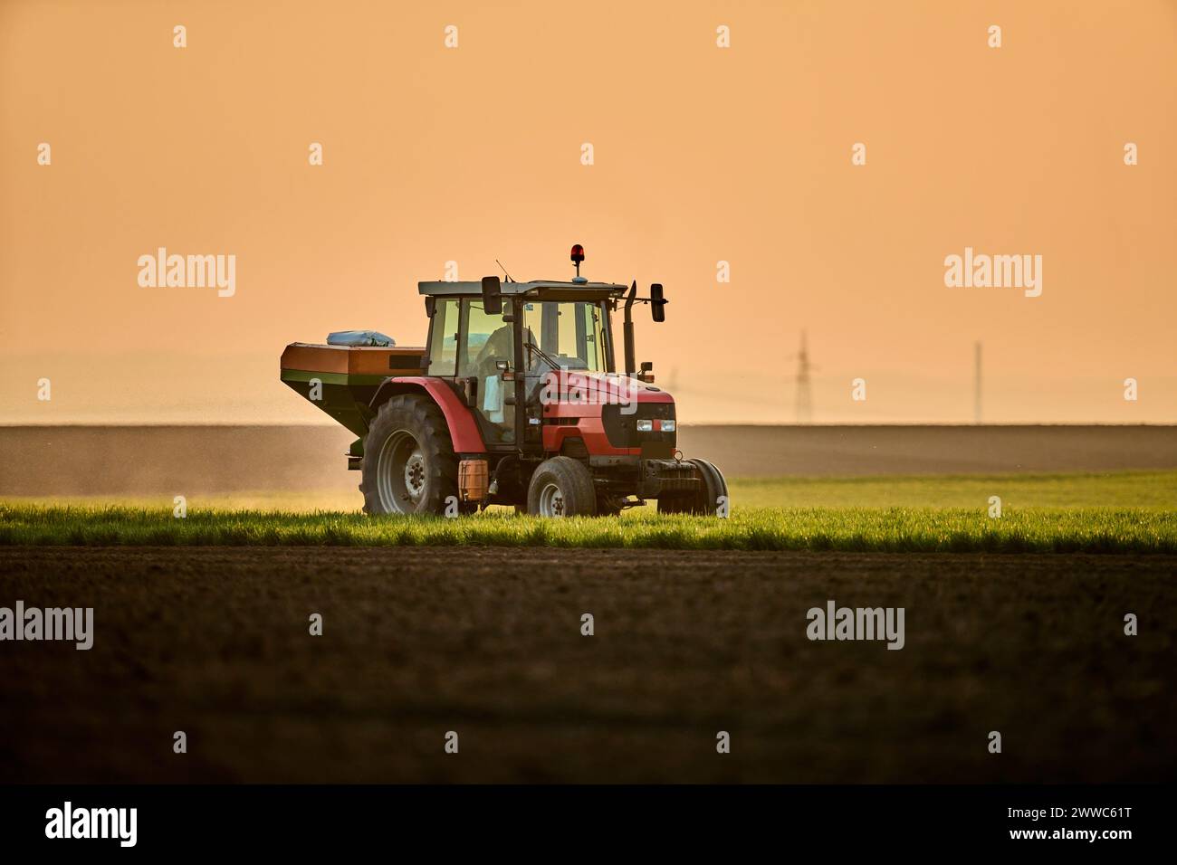 Fertilizer spreading machine hi-res stock photography and images - Alamy