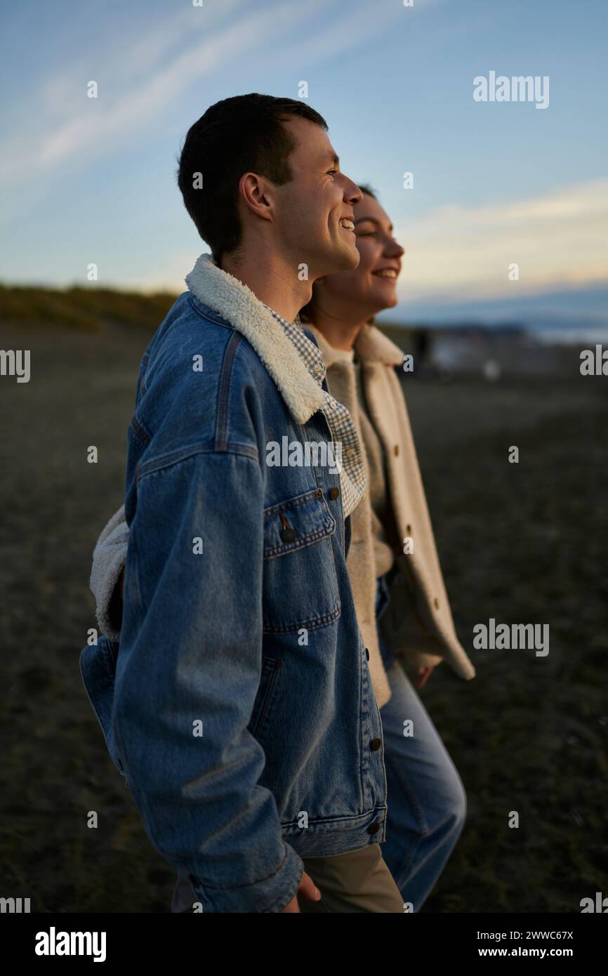 Smiling young couple enjoying on ocean beach Stock Photo - Alamy