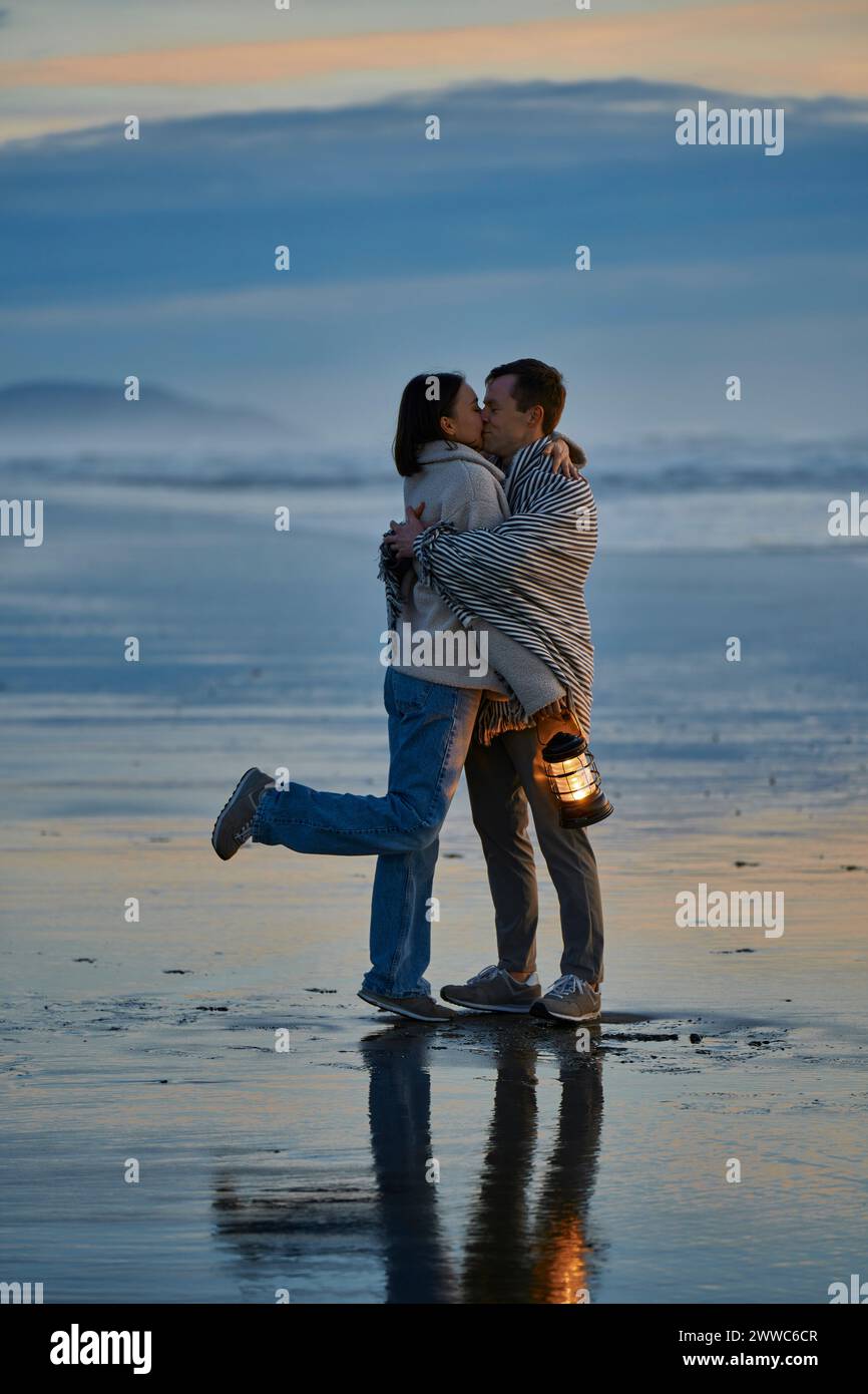 Woman kiss full body hi-res stock photography and images - Alamy