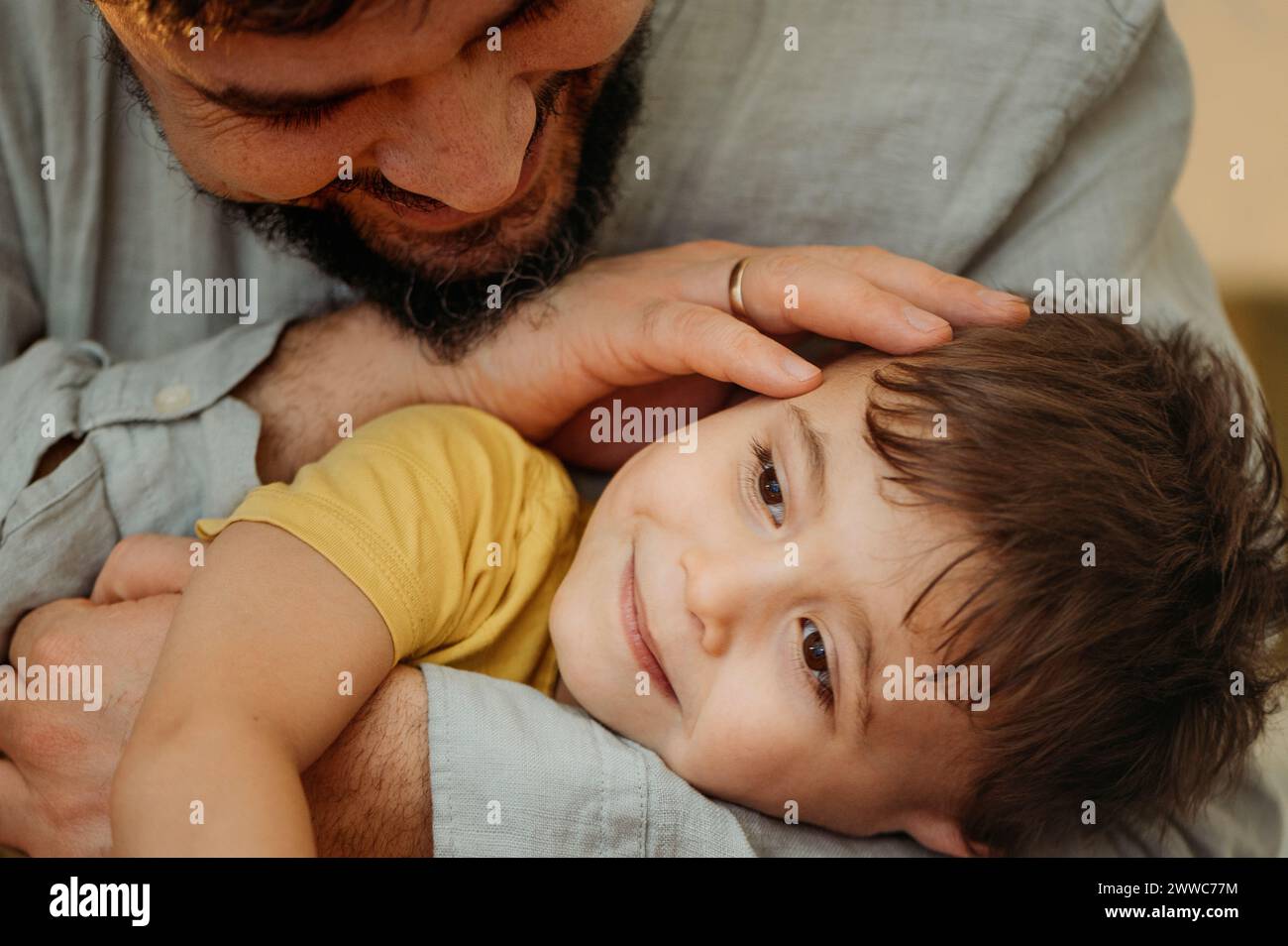 Stroking the head hi-res stock photography and images - Alamy