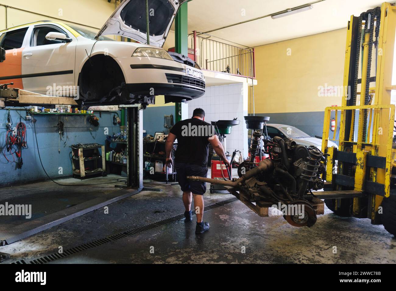 Mechanic standing near car hi-res stock photography and images - Alamy