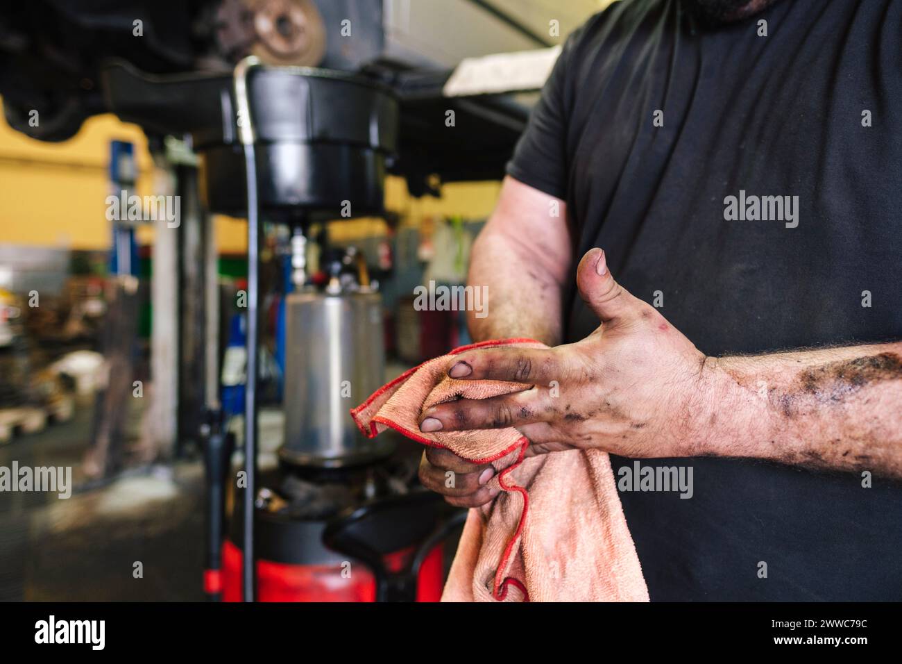 Mechanic filthy hands hi-res stock photography and images - Alamy