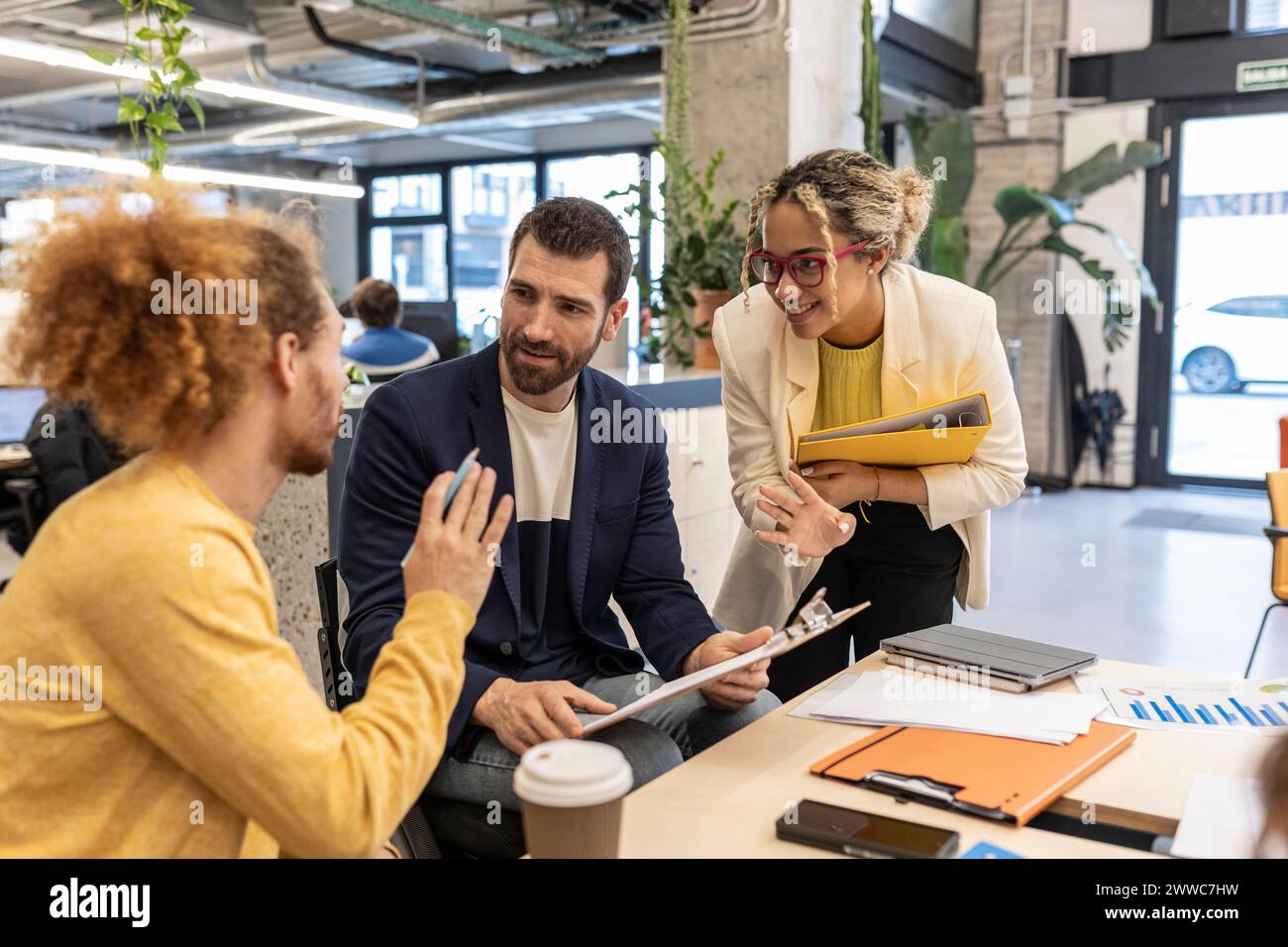 Corporate business colleagues planning strategy at office Stock Photo ...
