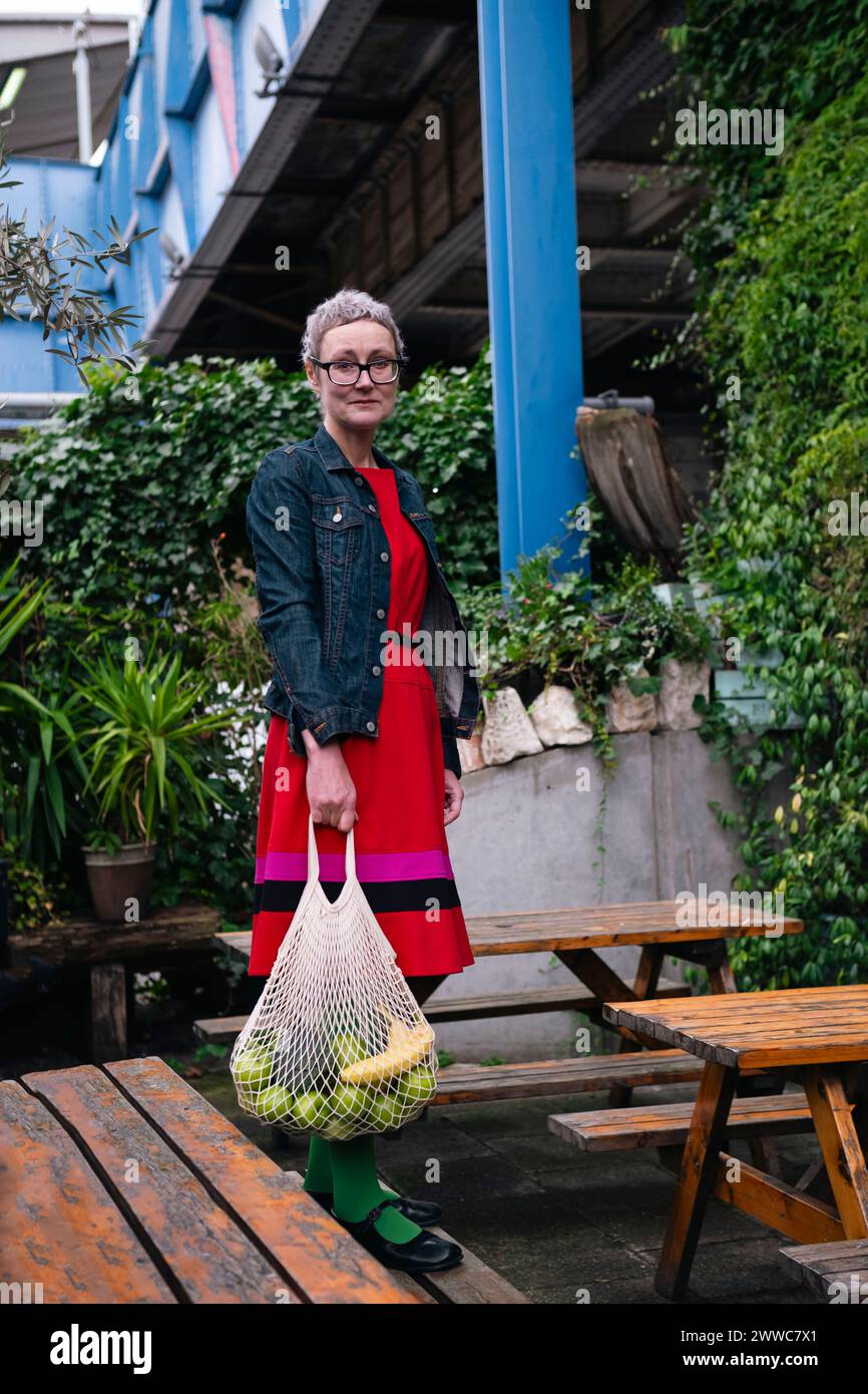 Carrying the tables hi-res stock photography and images - Alamy