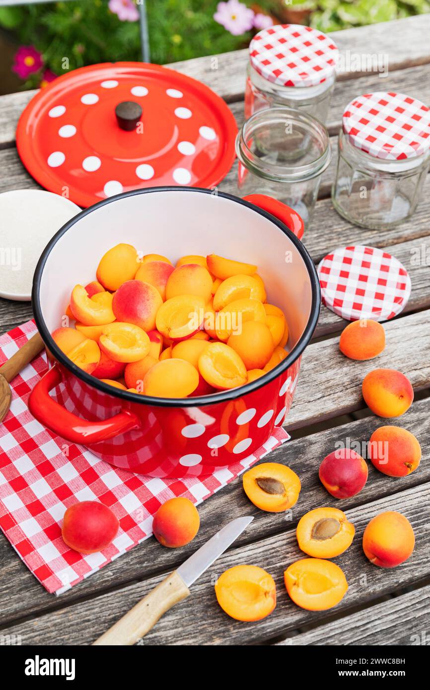 Food preparation management hi-res stock photography and images - Alamy