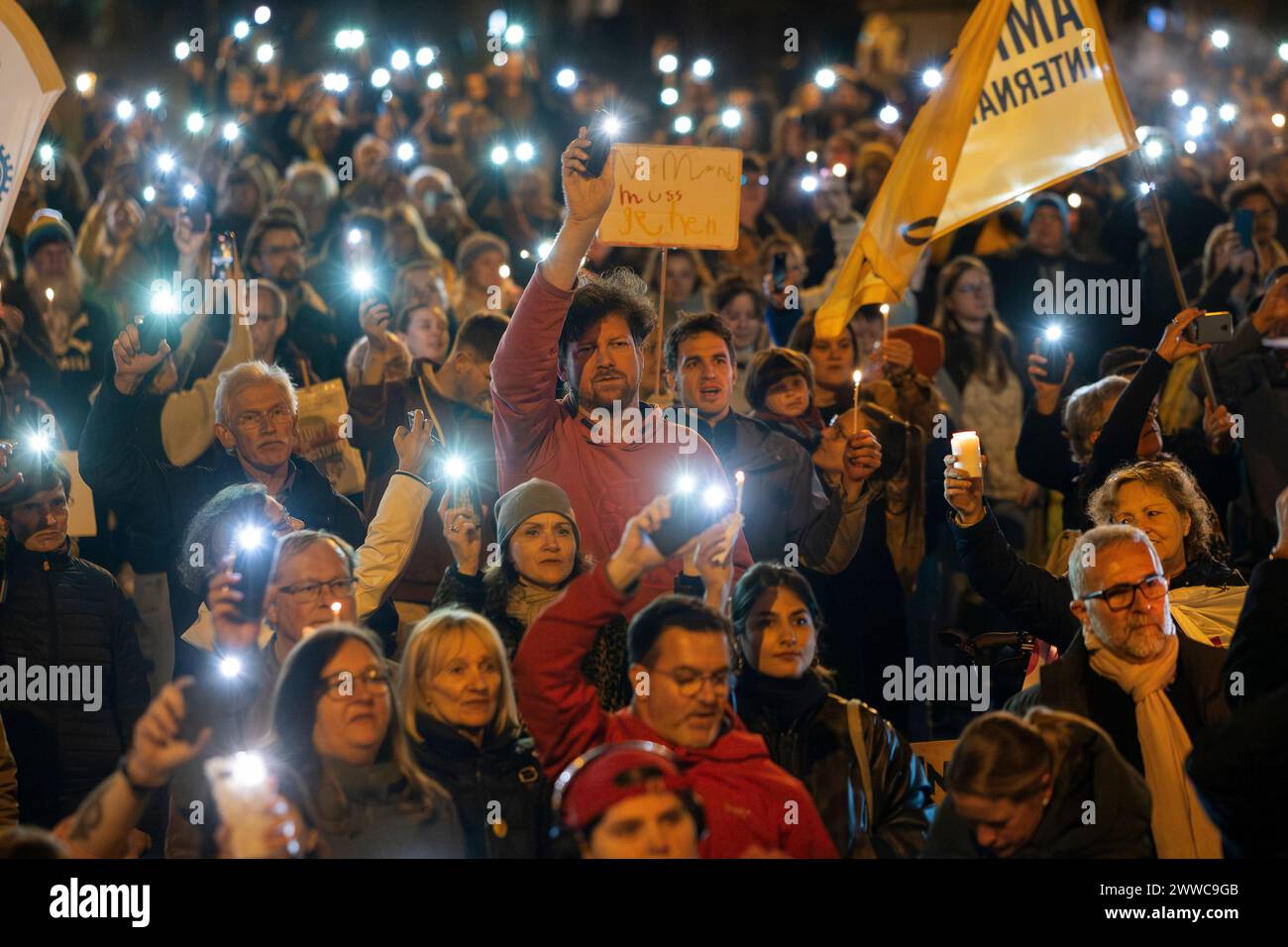 Under the motto 15 to 12 for human dignity, thousands of Cologne ...