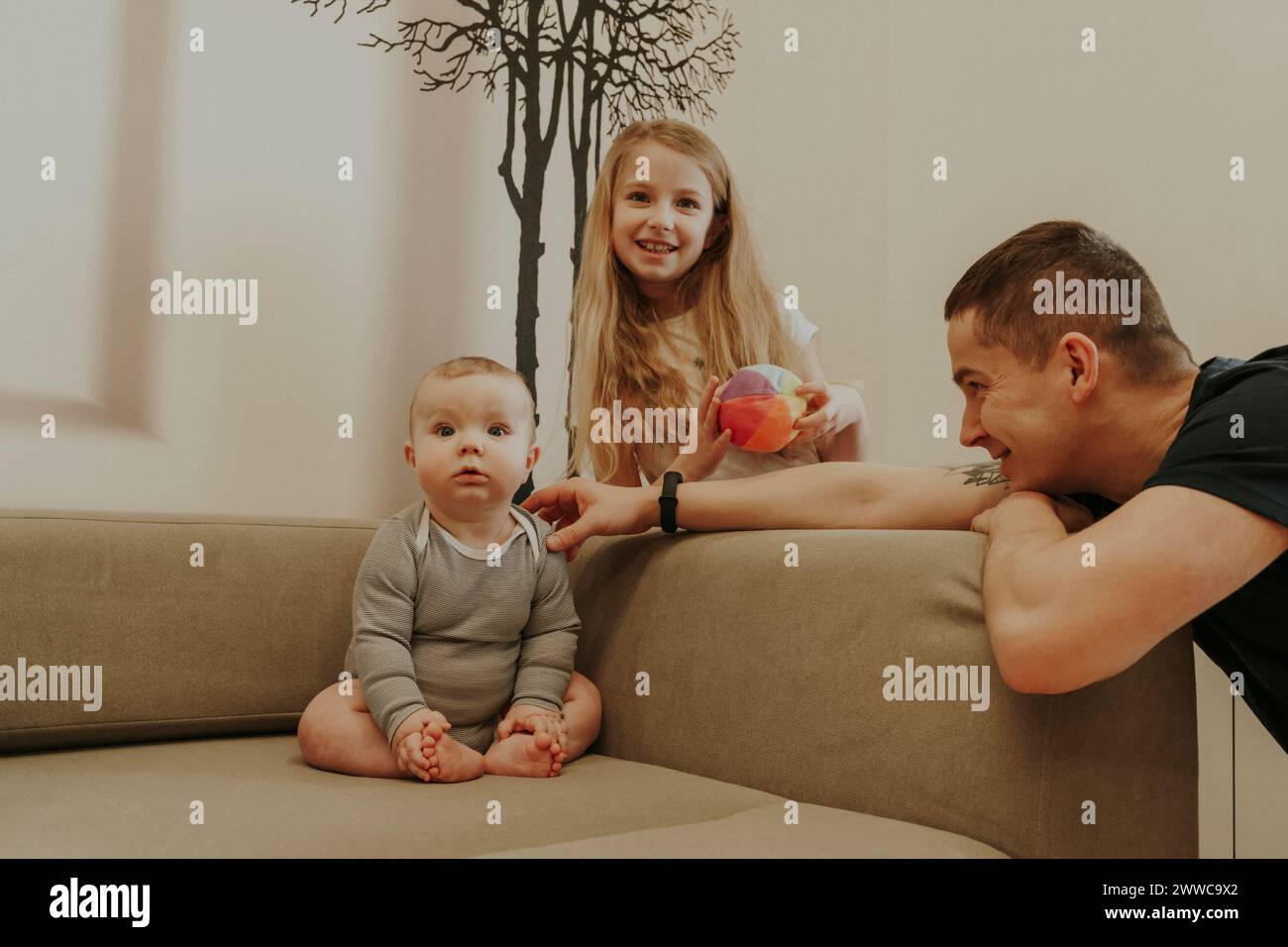 Man and 3 girls sitting on couch hi-res stock photography and images ...