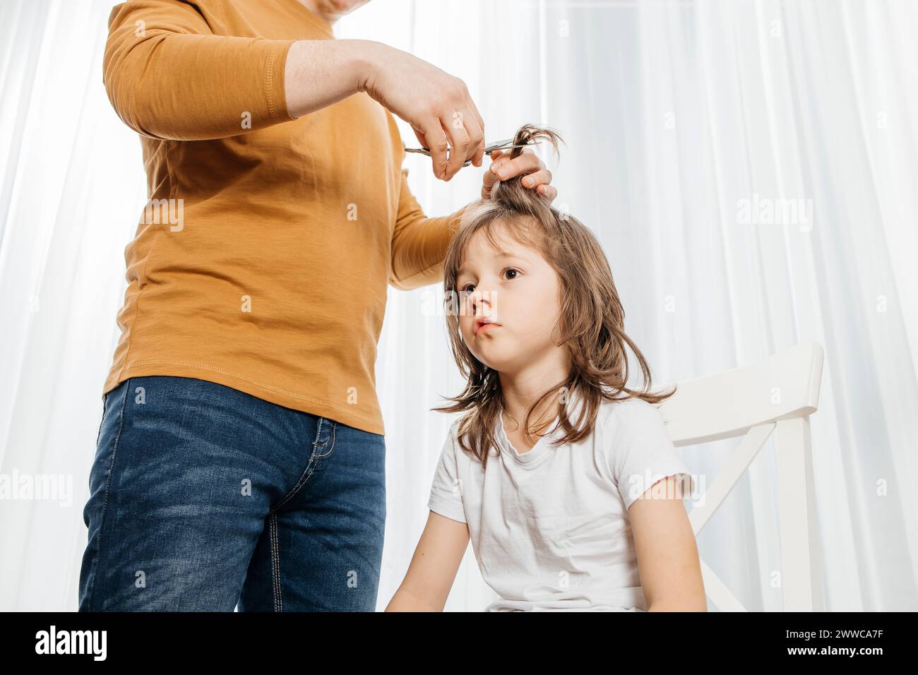 Father cutting his sons hair hi-res stock photography and images - Alamy
