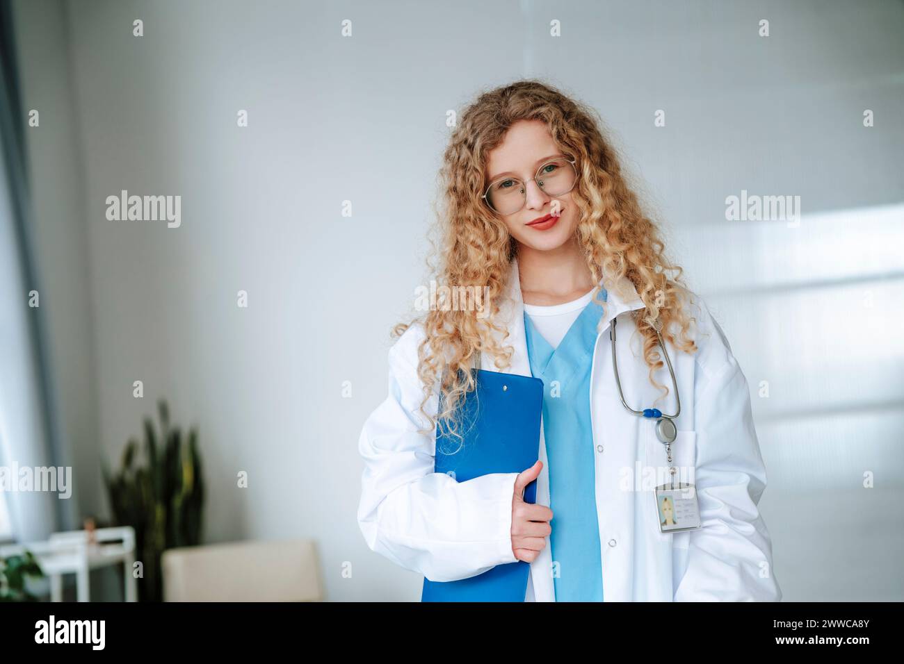 Doctor wearing lab coat and standing in clinic Stock Photo - Alamy