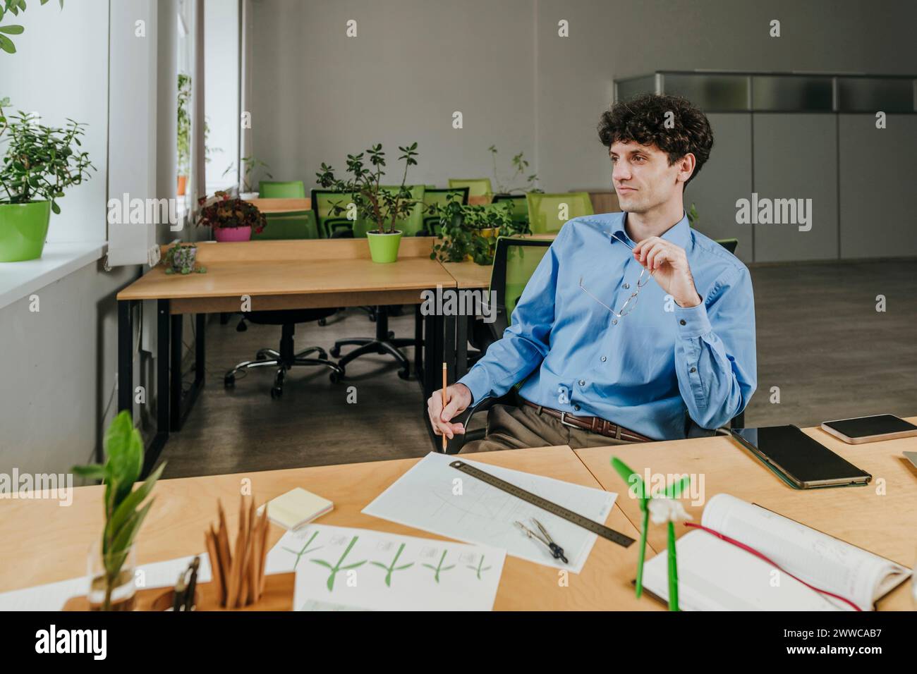 Businessman sitting desk diagrams hi-res stock photography and images ...