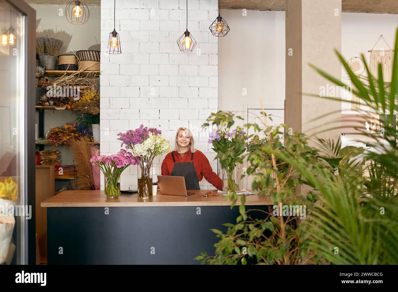 Flower vase from desk hi-res stock photography and images - Alamy