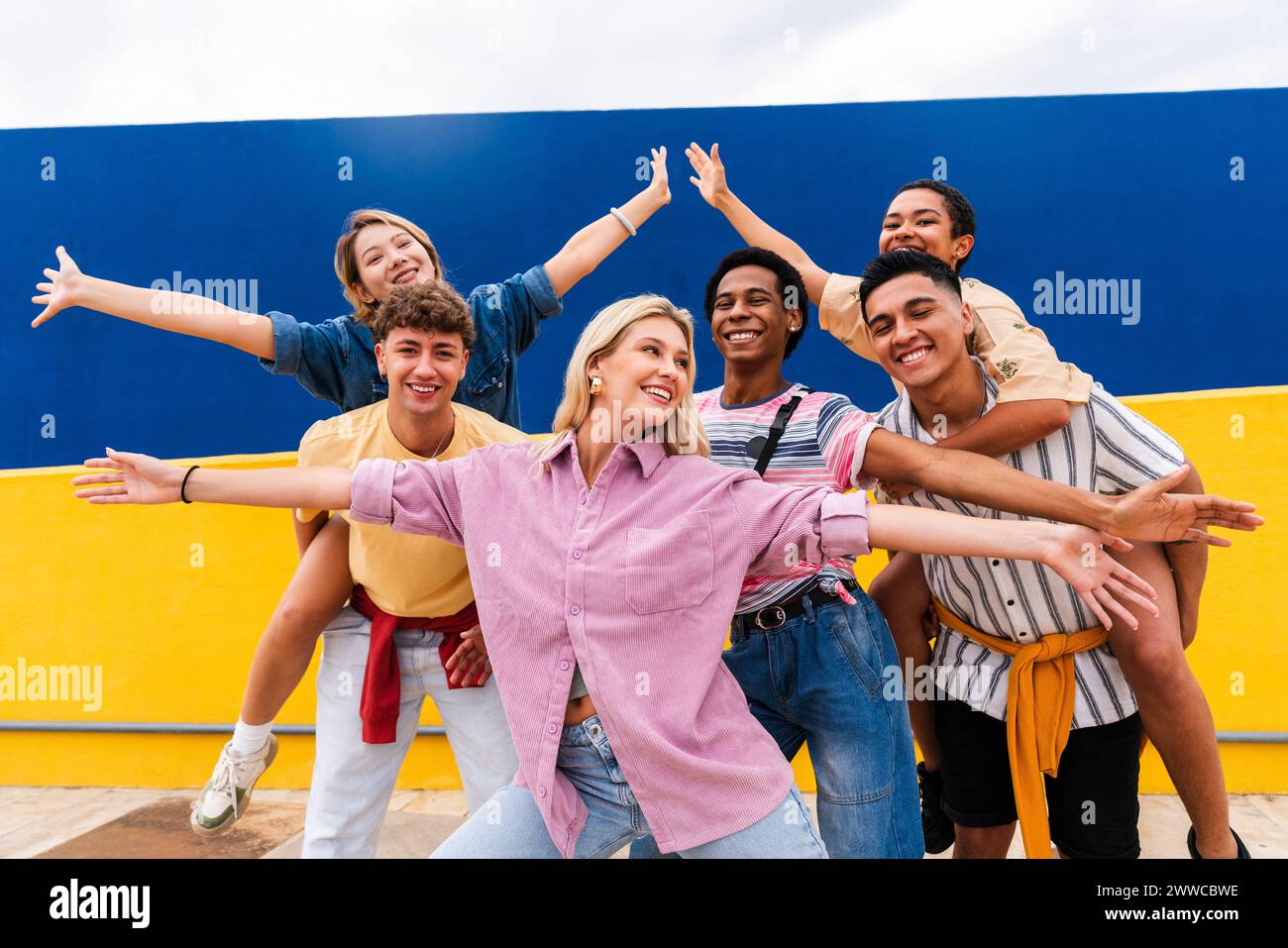 Two young men friends pose hi-res stock photography and images - Alamy