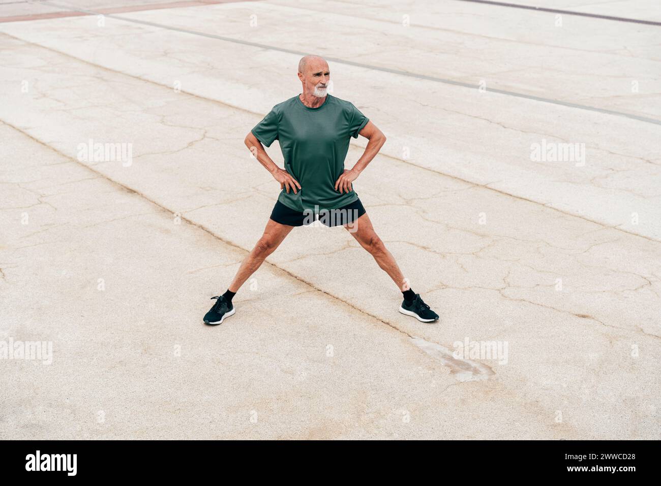 Legs akimbo hi-res stock photography and images - Alamy