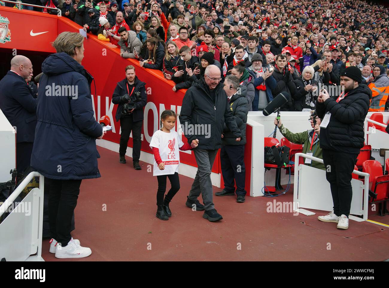 Sven goran eriksson anfield hi-res stock photography and images - Alamy