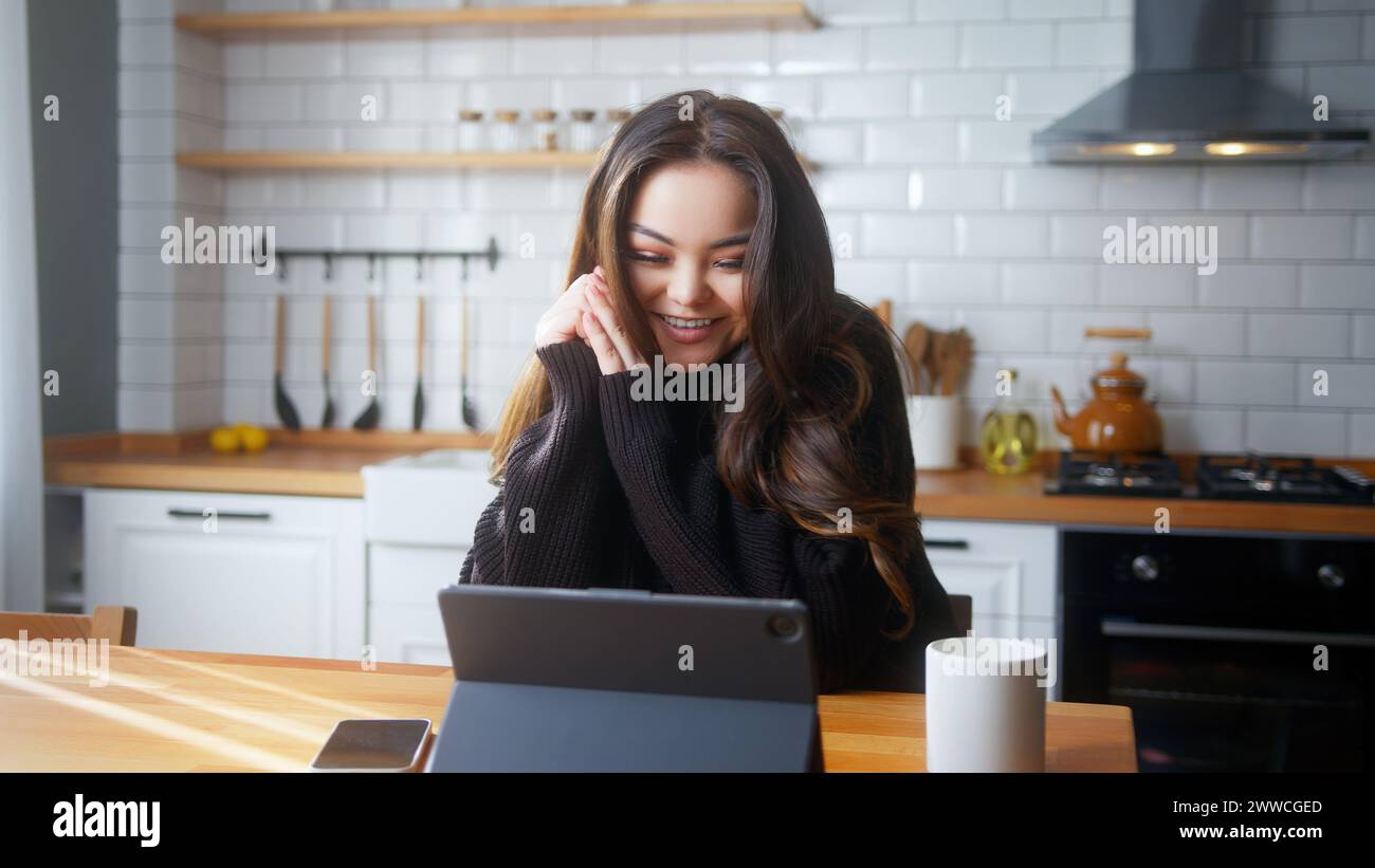 Asian family internet communication hi-res stock photography and images ...