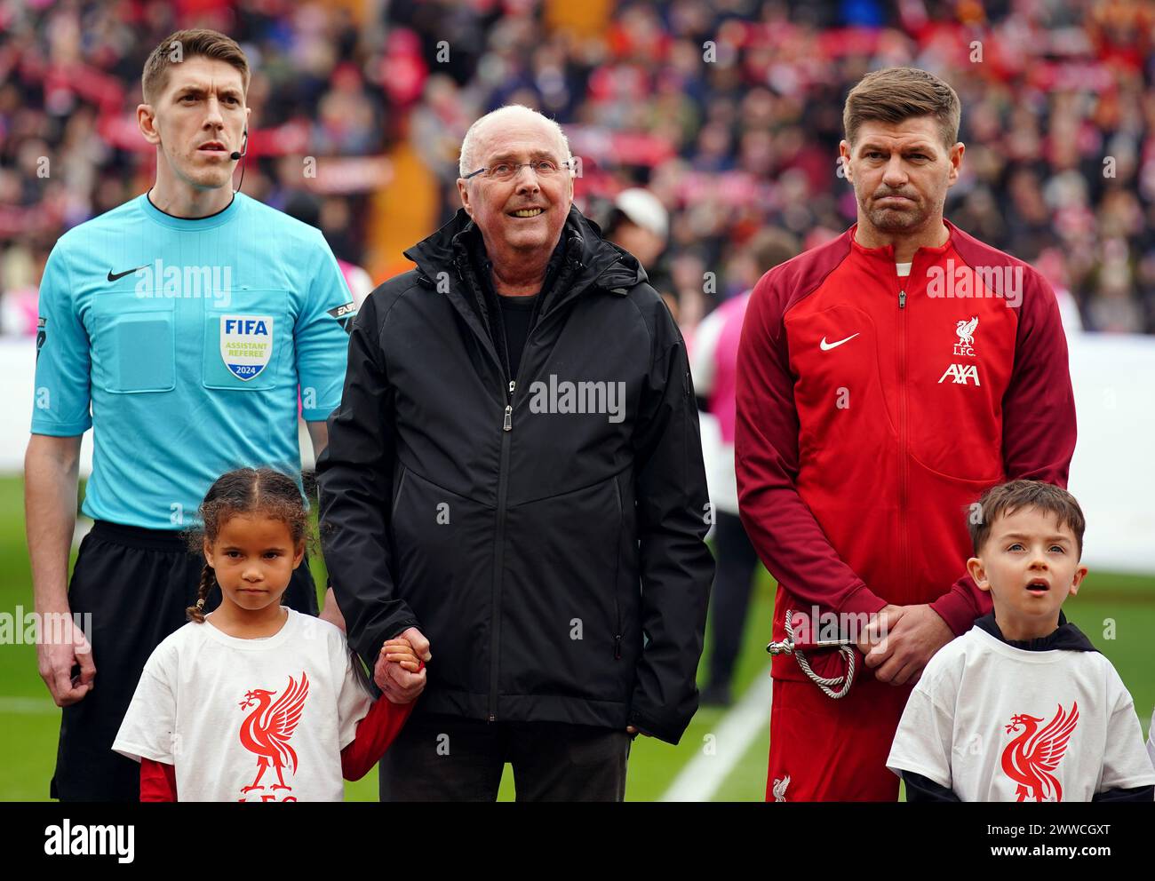 Liverpool Legends manager Sven-Goran Eriksson with Steven Gerrard ahead ...