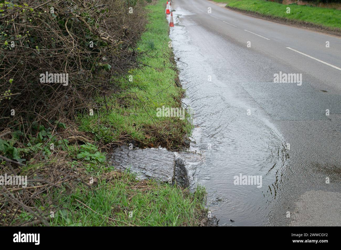 Overflowing manhole covers hi-res stock photography and images - Alamy