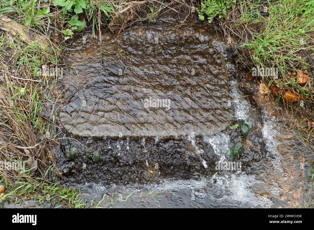 Overflowing manhole covers hi-res stock photography and images - Alamy